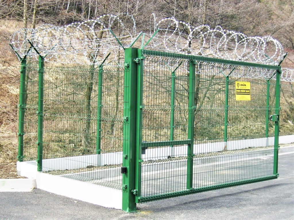 Letiště a vojenské objekty | oploceni.cz
